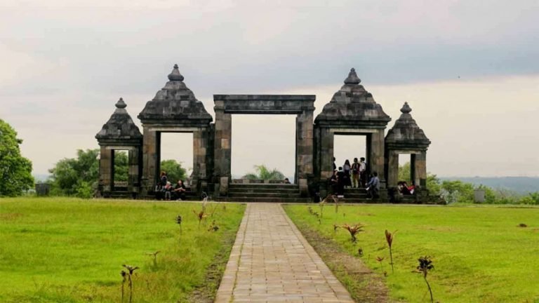 √ CANDI RATU BOKO: Review & Tiket Masuk 2026
