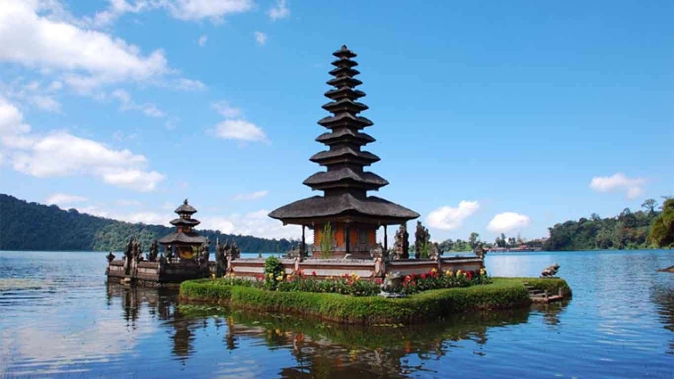 √ 4 Travel Bandung Bali + Armada dan Fasillitasnya