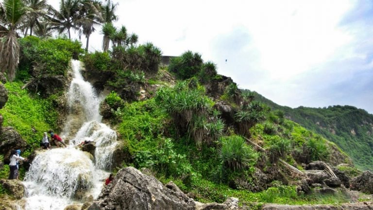 √ Bukit Paralayang Watugupit Jogja: Aktivitas & Harga Tiket 2026