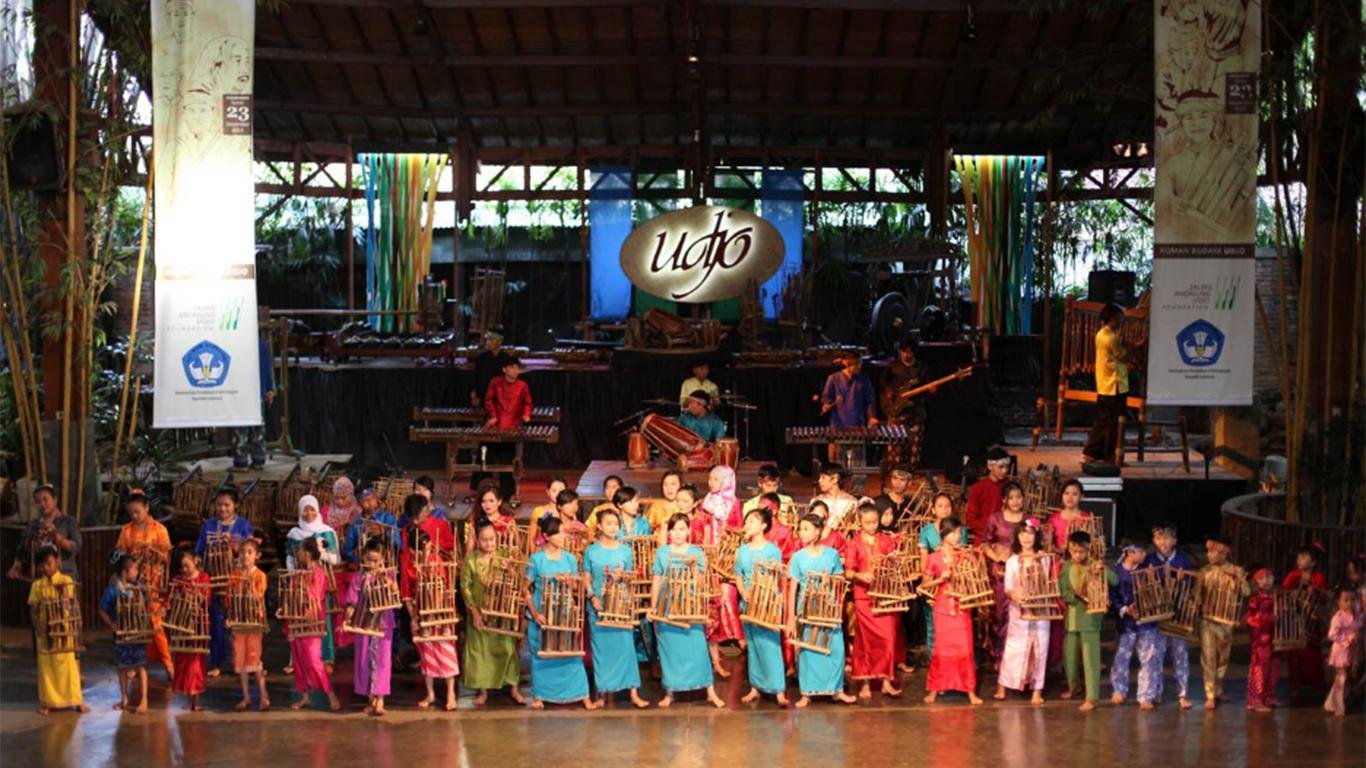 √ Saung Angklung Udjo: Sejarah, Alamat, Tiket Masuk 2026
