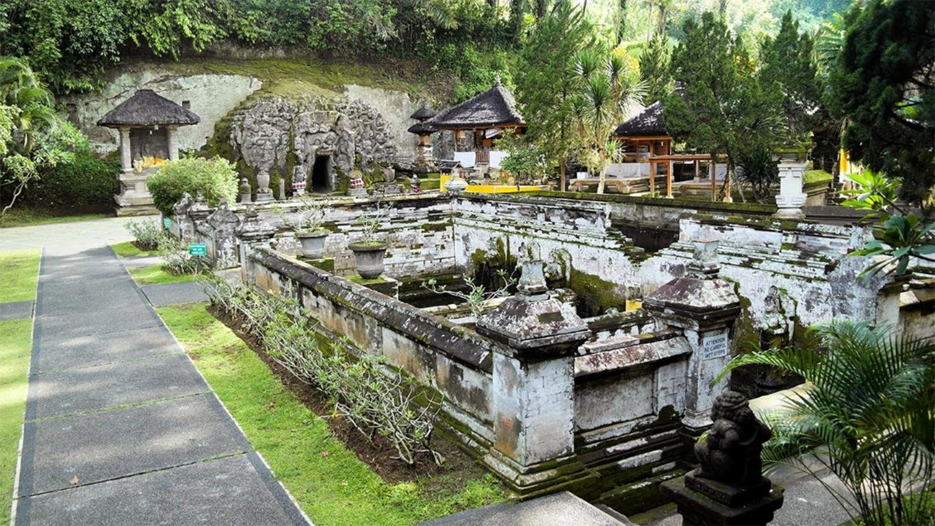 √ Goa Gajah: Sejarah, Peninggalan, Harga Tiket Masuk 2026