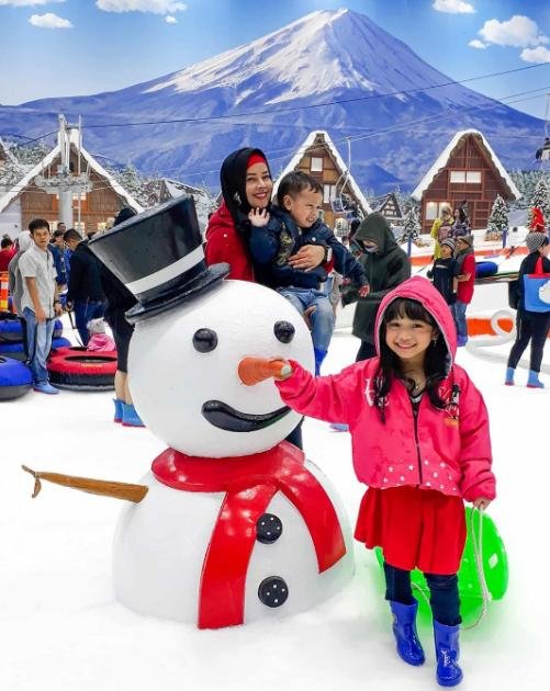 √ Trans Snow World: Wahana, Lokasi, Harga Tiket 2026
