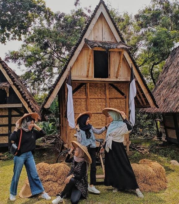 √ Kampung Budaya Sindang Barang: Sejarah, Lokasi, Tiket Masuk 2026