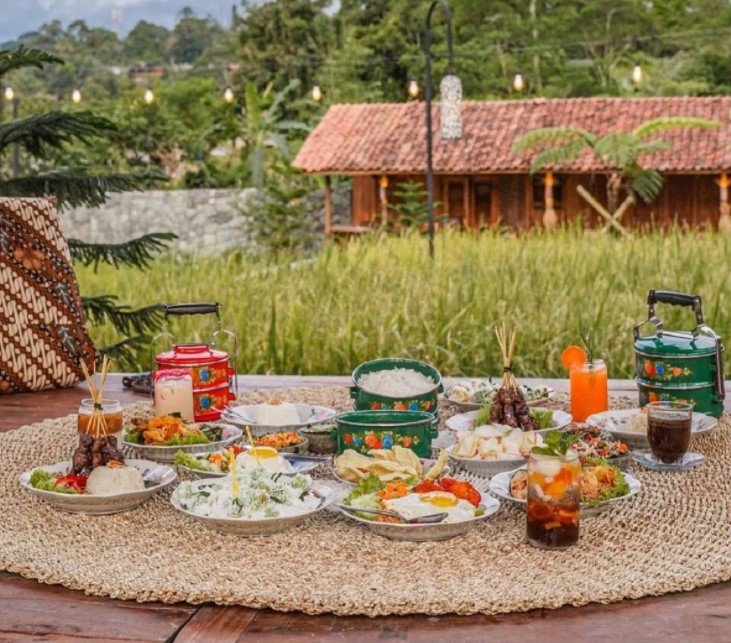 √ Ngopi di Sawah Puncak Bogor: Review & Harga Menu 2025