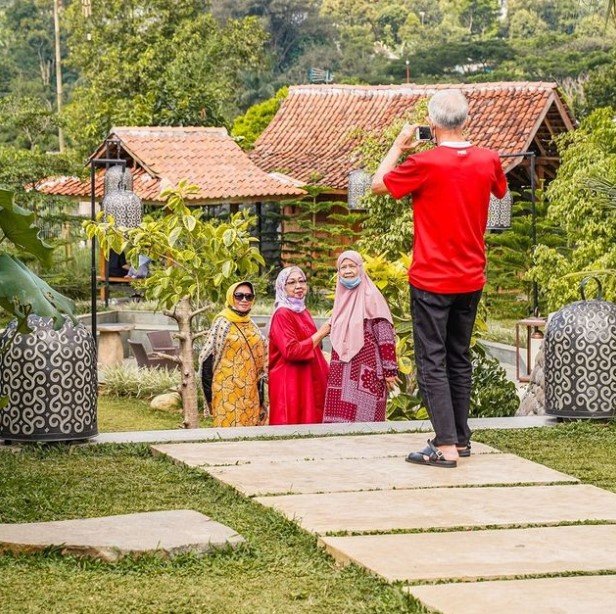 √ Ngopi di Sawah Puncak Bogor: Review & Harga Menu 2025